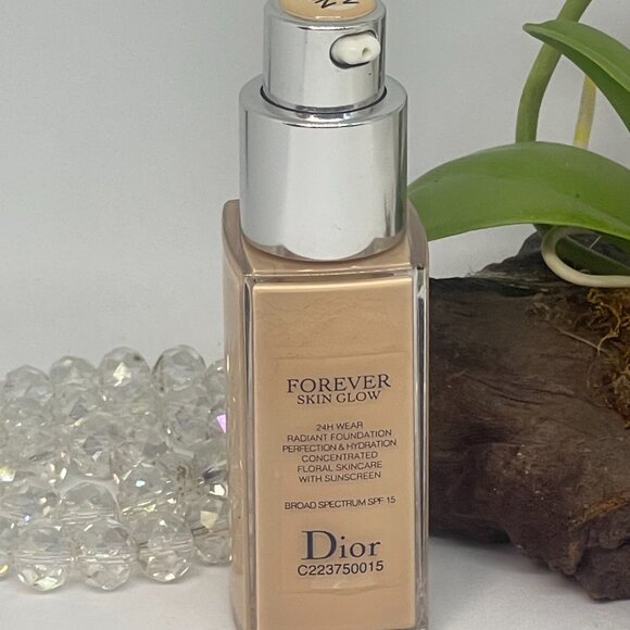 Dior | Makeup | Dior Forever Skin Glow 24h Wear Radiant Foundation Spf 5 15n 67 Oz New | Poshmark